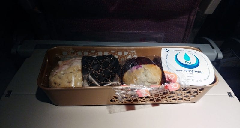 Emirates Economy Food Review 2025: Complete Guide