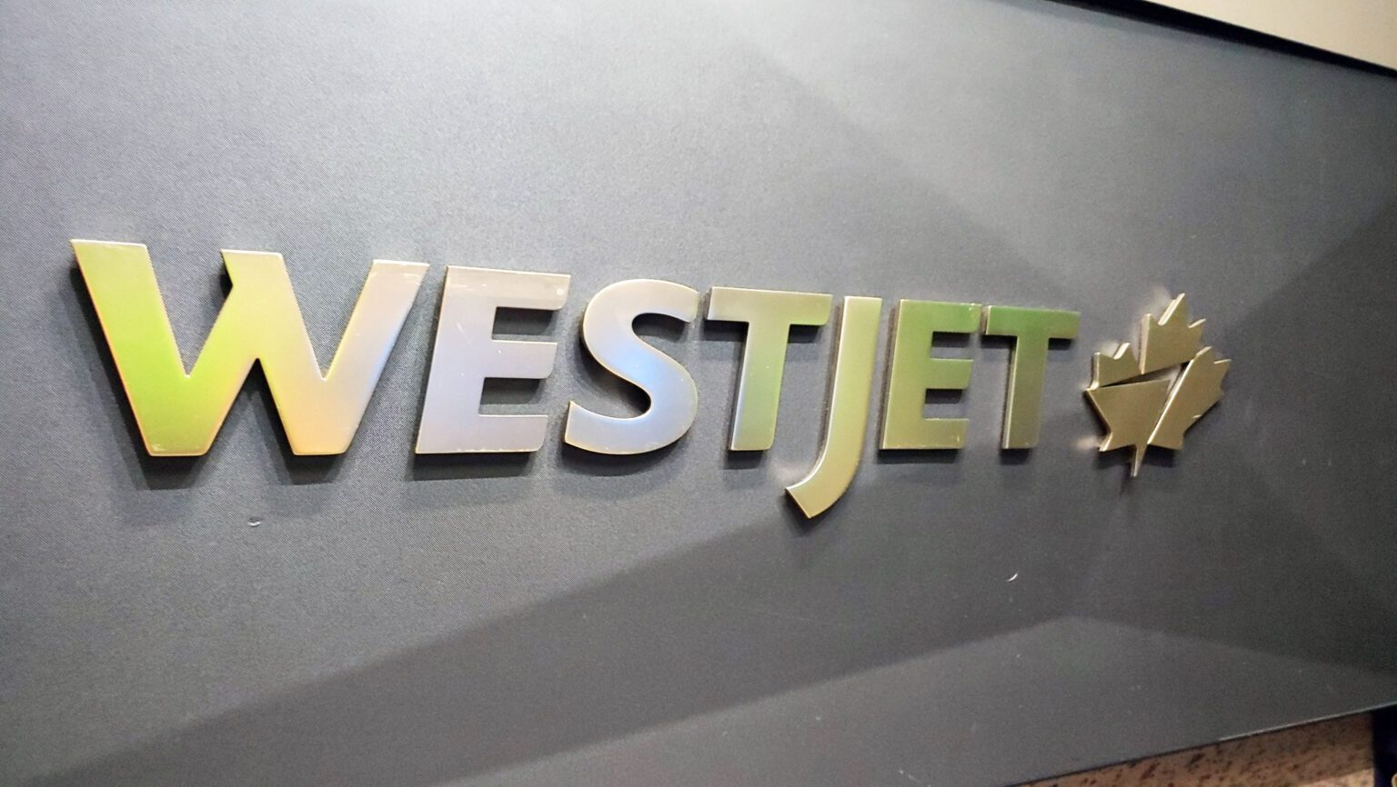 WestJet Food Review 2025: Calgary-Paris Economy Worth It?