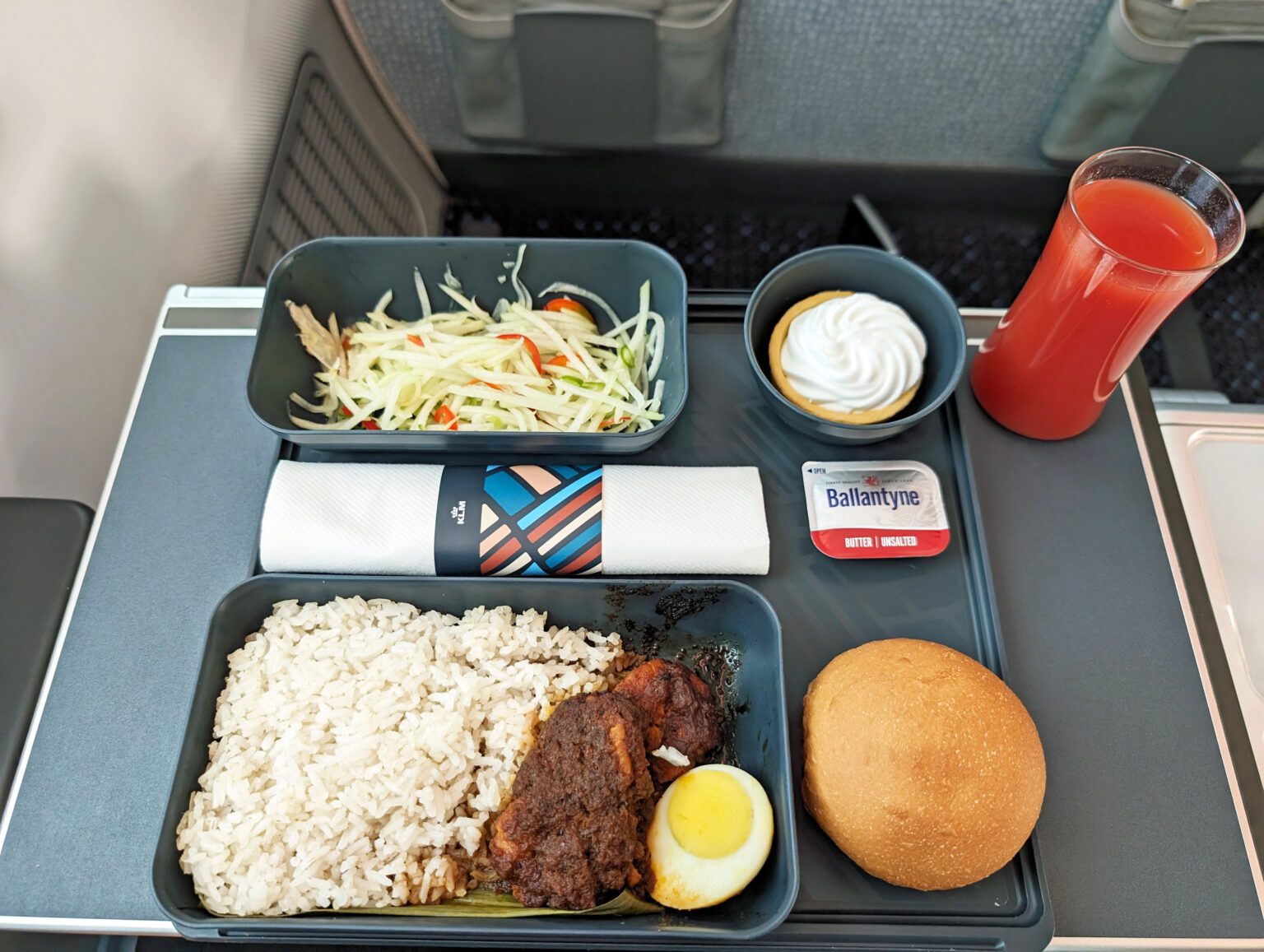 KLM Premium Economy Food Review 2025: Worth The Upgrade Cost?