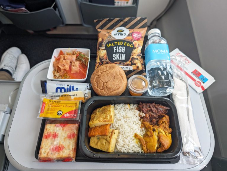 Singapore Airlines Economy Class Meals 2025: Inflight Guide.